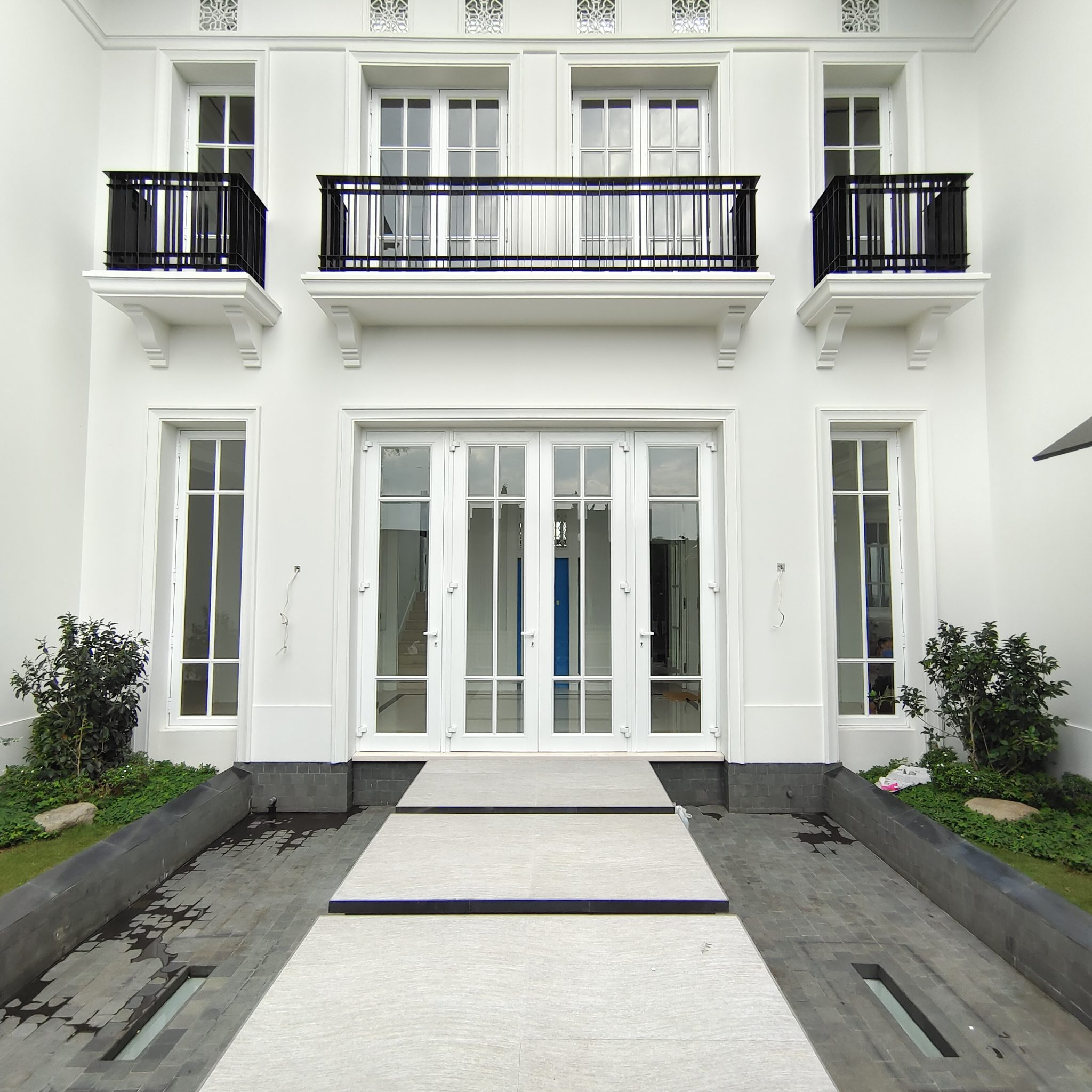 Classic Style House, Inspirasi Pintu dan Jendela Untuk Rumah Mewah ...